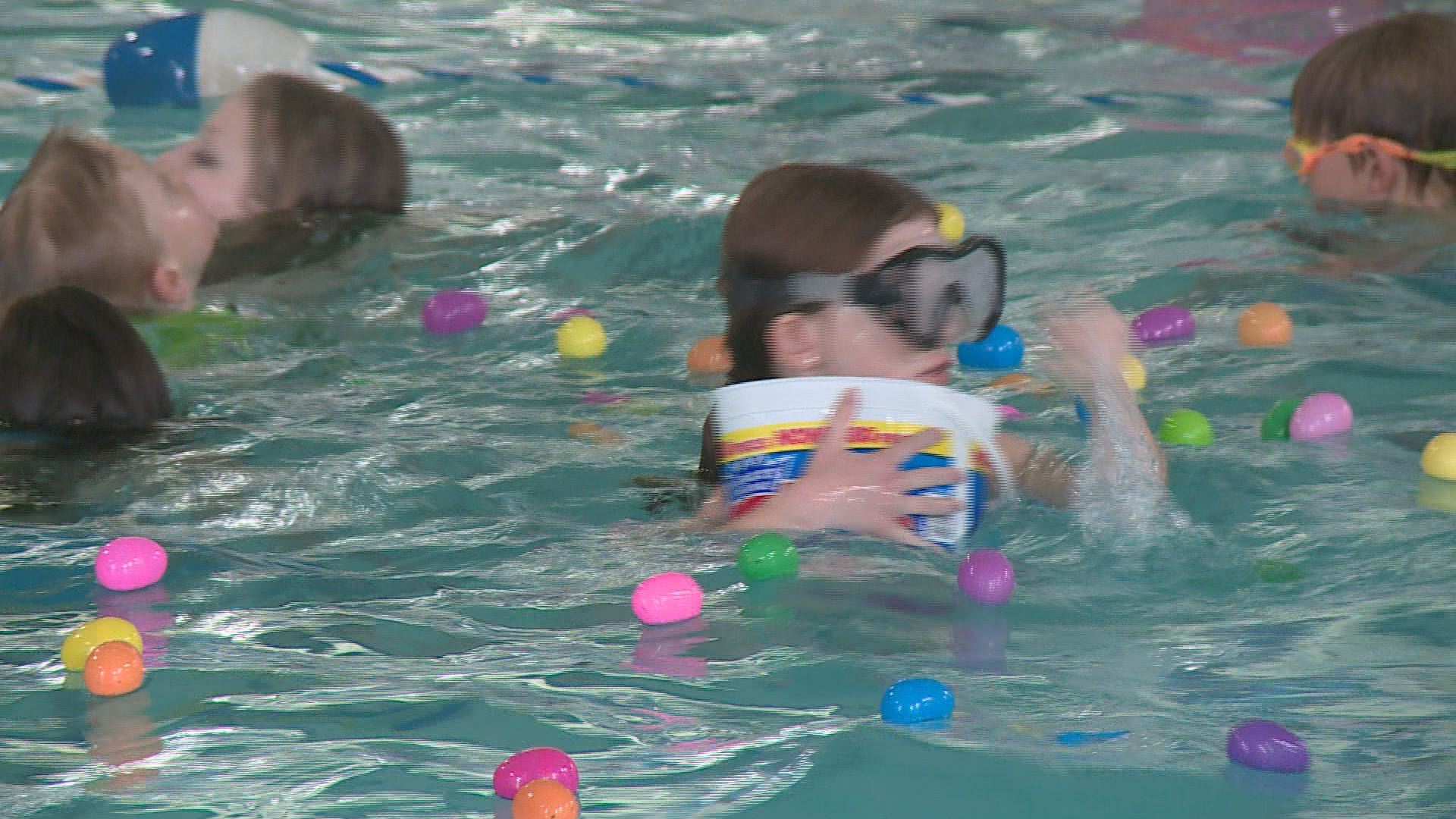 West Side Family YMCA hosts Easter egg dive | wbir.com